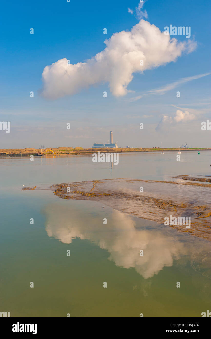 Kingsnorth power station and the river medway kent Power station ...