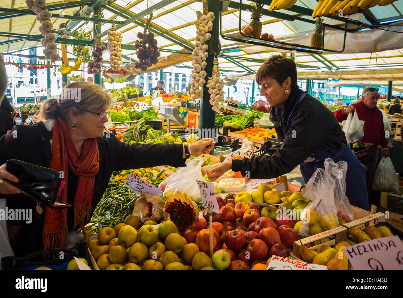 Market italy vegetables hi-res stock photography and images - Alamy