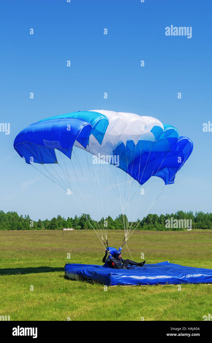 Parachutists - 2015.Landing on airfield Stock Photo - Alamy