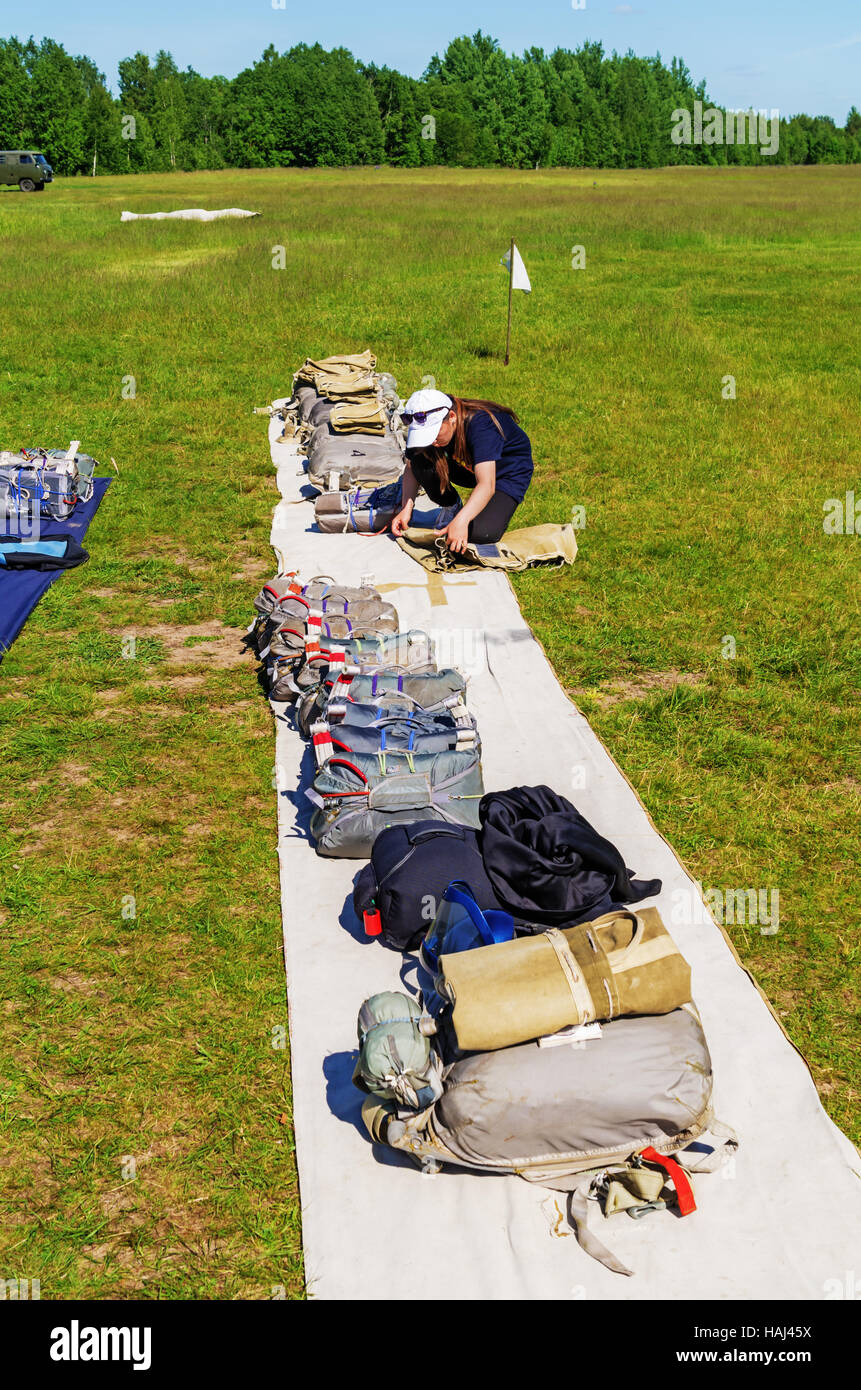 Chute packing hi-res stock photography and images - Alamy
