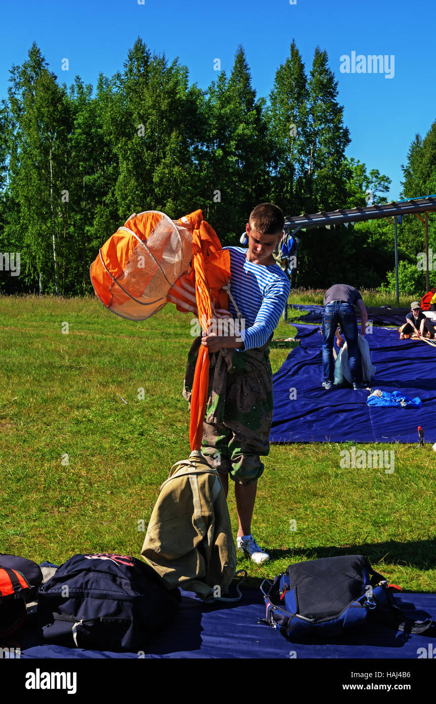Parachutists - 2015.Packing of parachute Stock Photo - Alamy