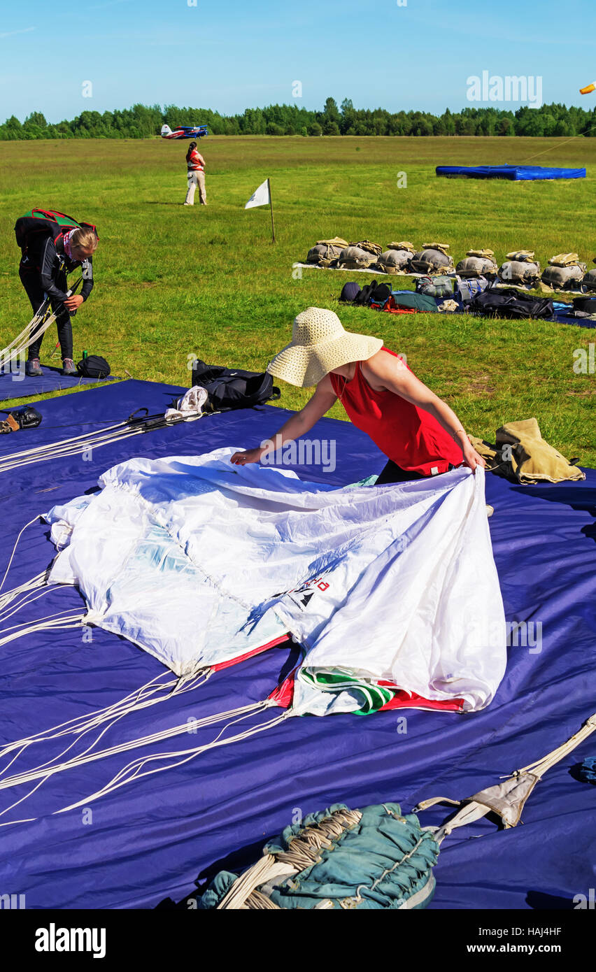 Parachutists - 2015.Packing of parachute Stock Photo - Alamy