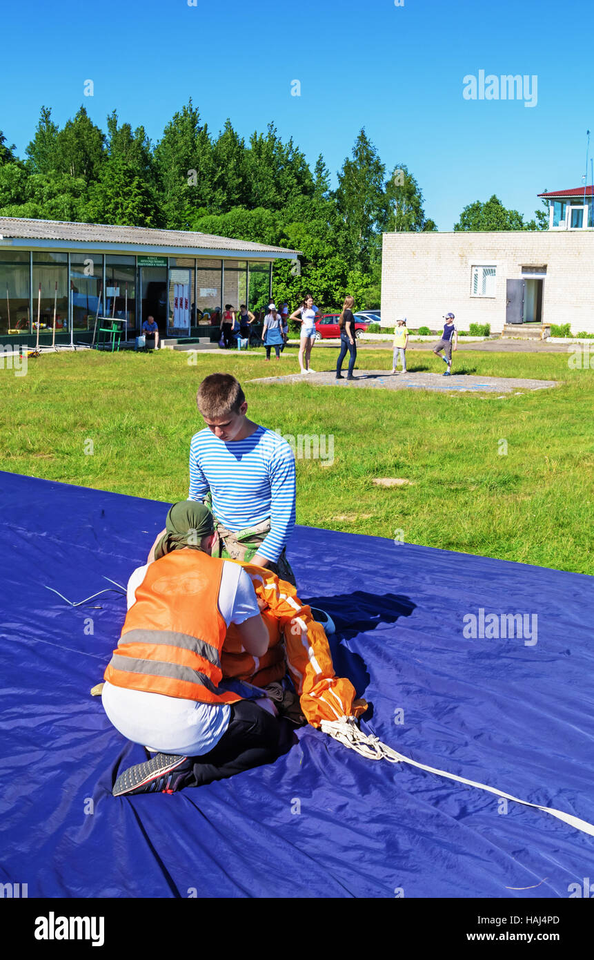 Parachutists - 2015.Packing of parachute Stock Photo - Alamy