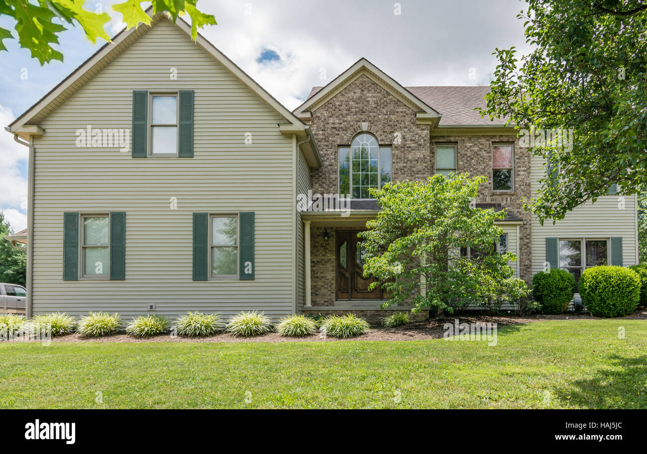 American middle class house Stock Photo - Alamy