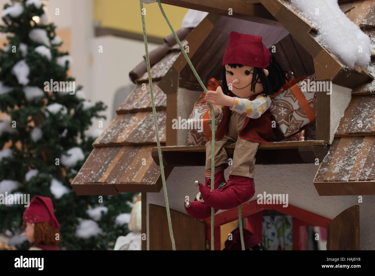 Using pulleys hi-res stock photography and images - Alamy