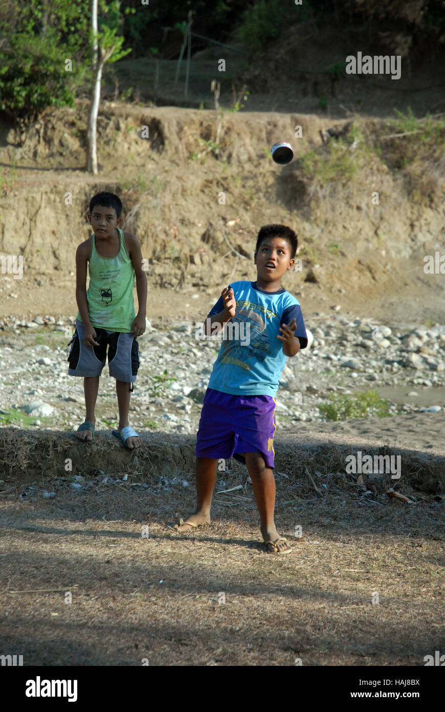 Filipino children playing in water hi-res stock photography and images ...