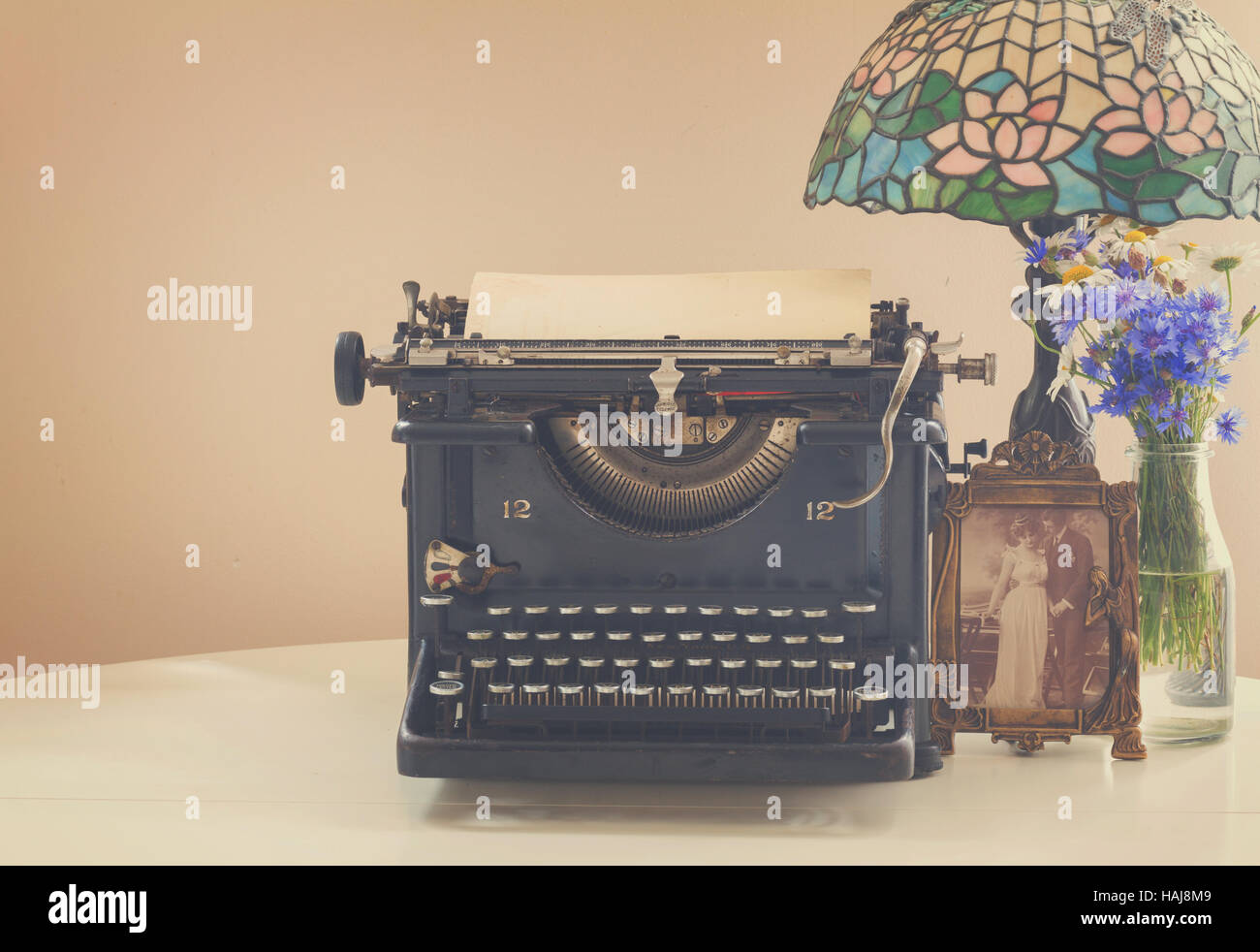 typewriter on table Stock Photo - Alamy