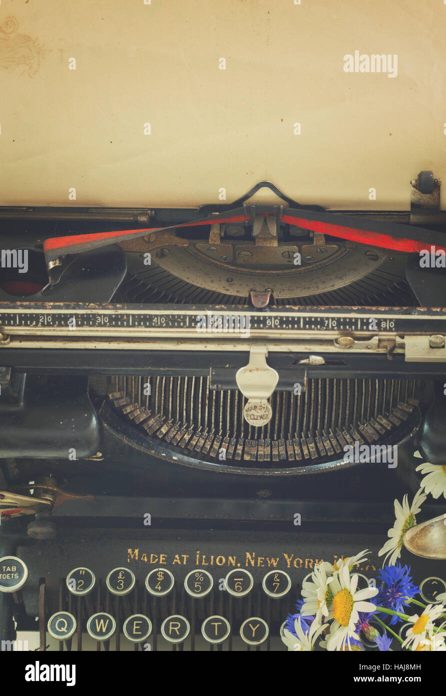 typewriter on table Stock Photo - Alamy