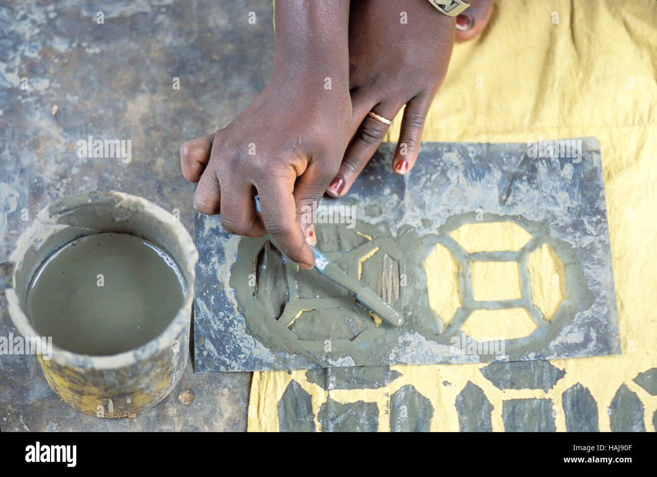 Mali, Djenne, Segou, woman making Bogolan, coton carpet Stock Photo - Alamy