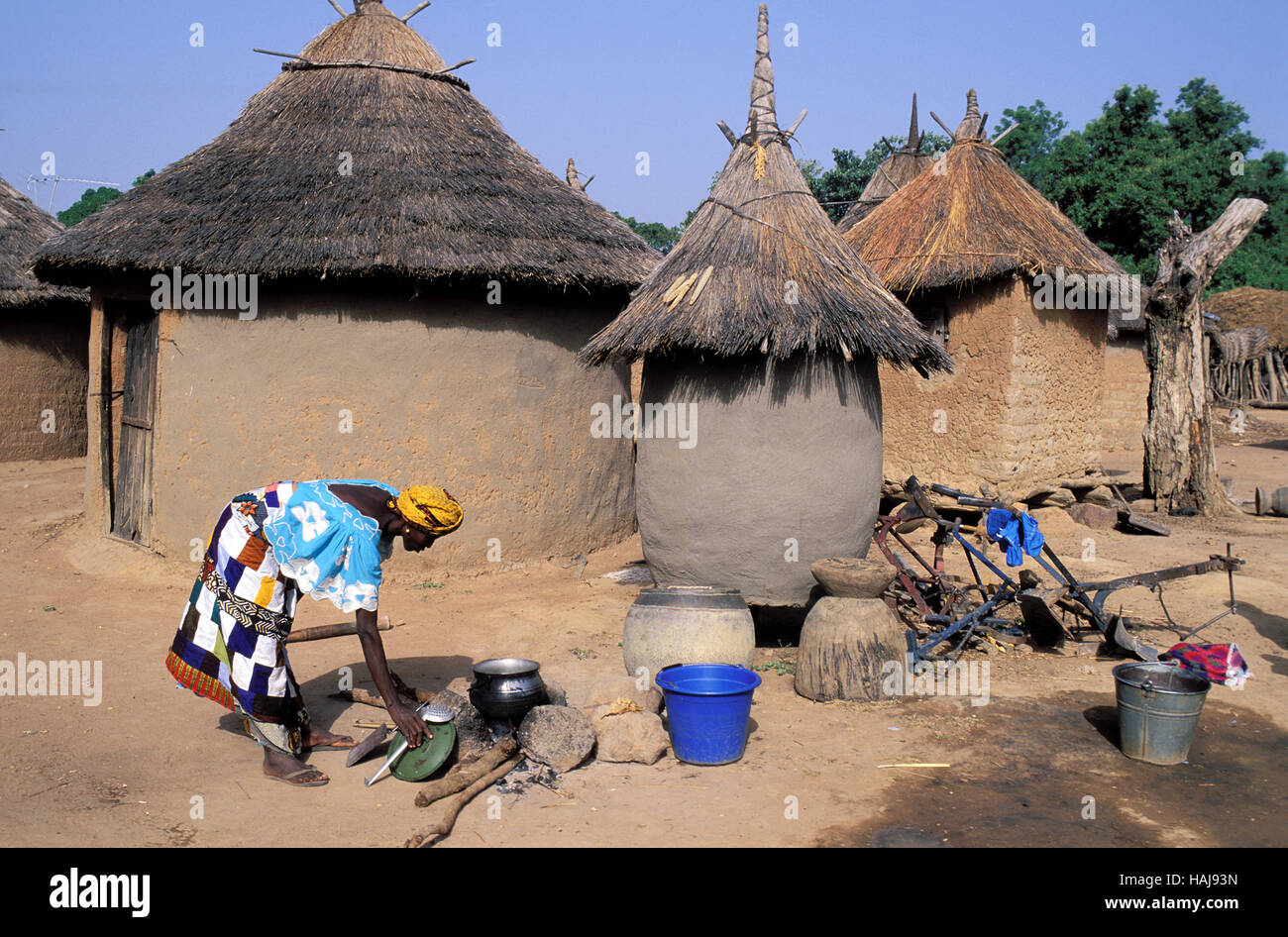 Mali, Mandé area, Sibi village, woman cooking food Stock Photo - Alamy