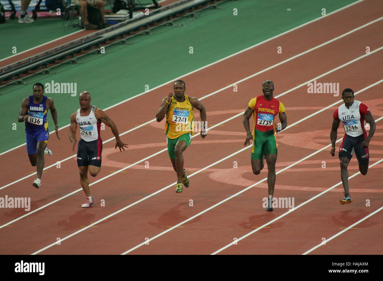 Mens athletics 100m hi-res stock photography and images - Alamy
