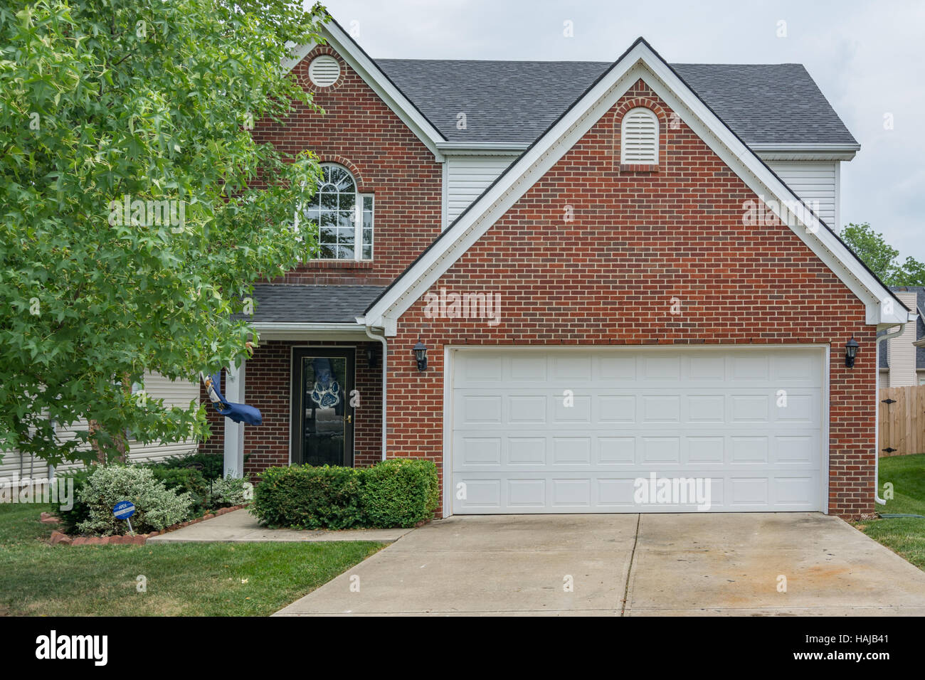 Middle class house exterior hi-res stock photography and images - Alamy
