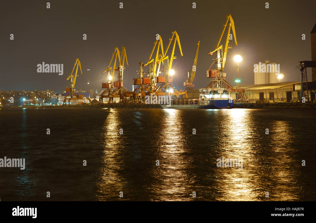 Cargo terminal hi-res stock photography and images - Alamy