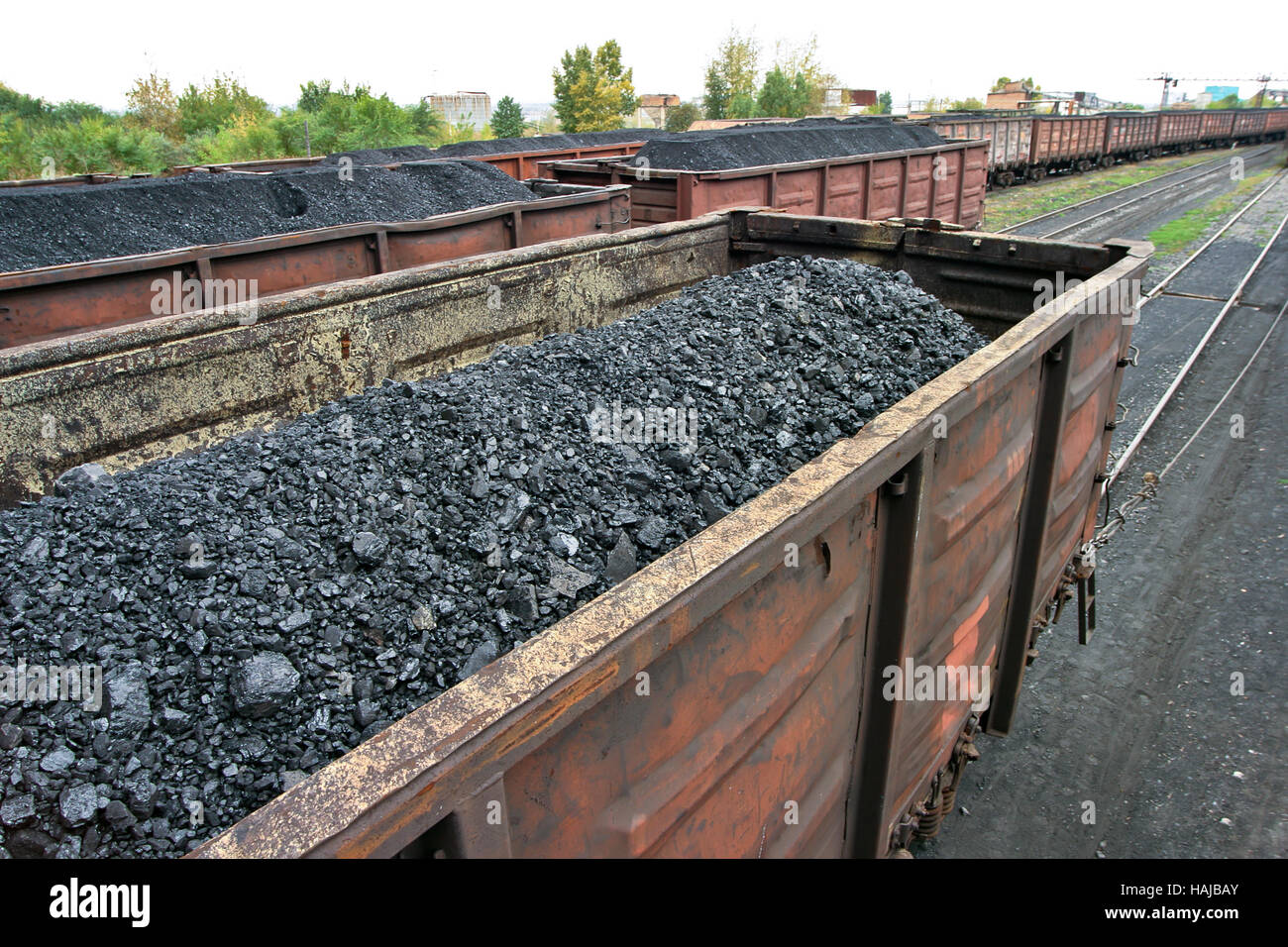 Loading railroad tank cars hi-res stock photography and images - Alamy