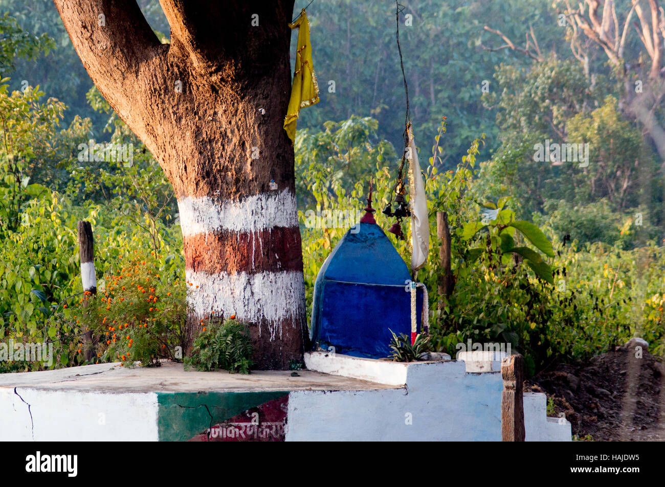 Roadside temples hi-res stock photography and images - Alamy