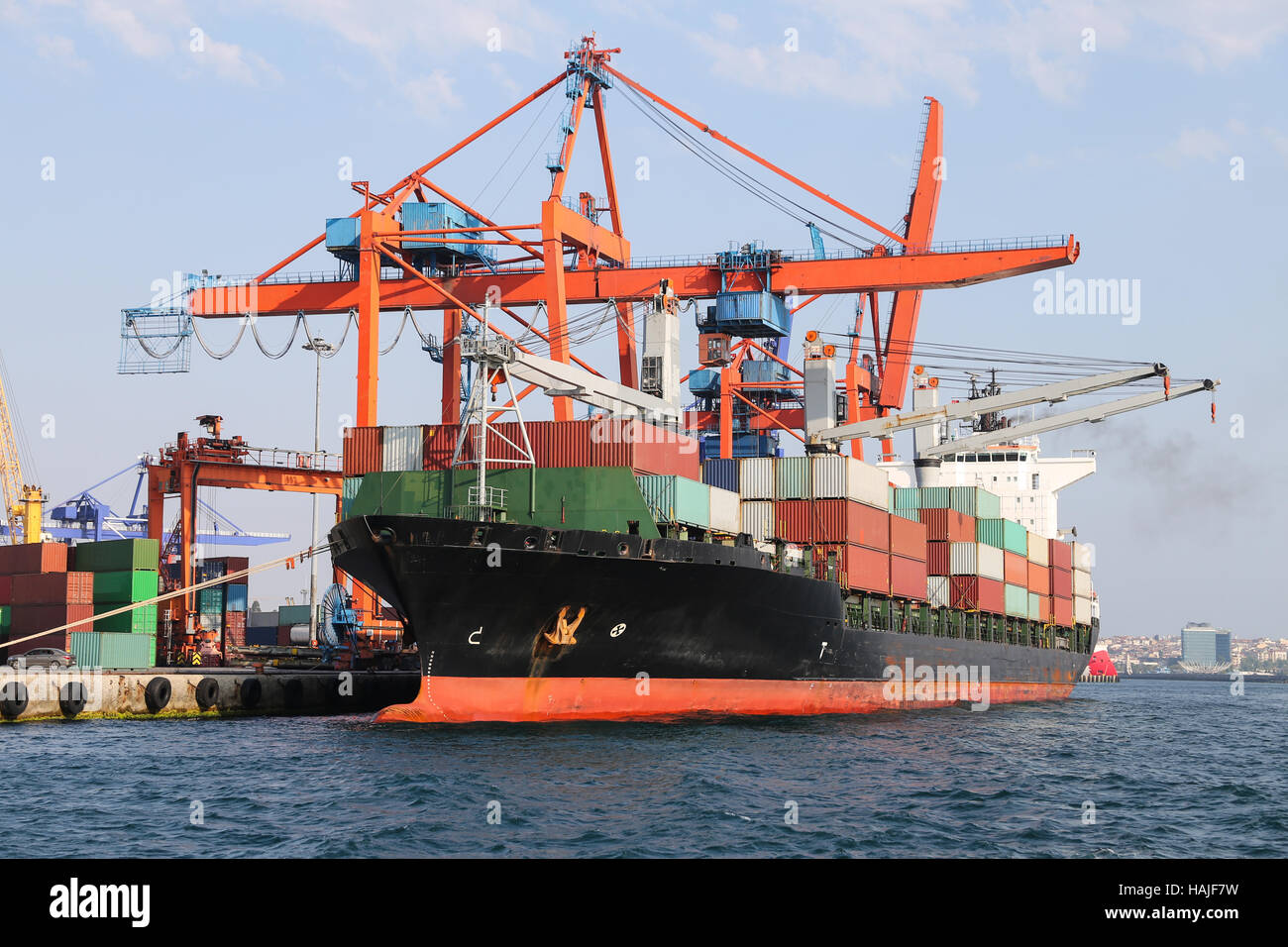 Container ship loading hi-res stock photography and images - Alamy