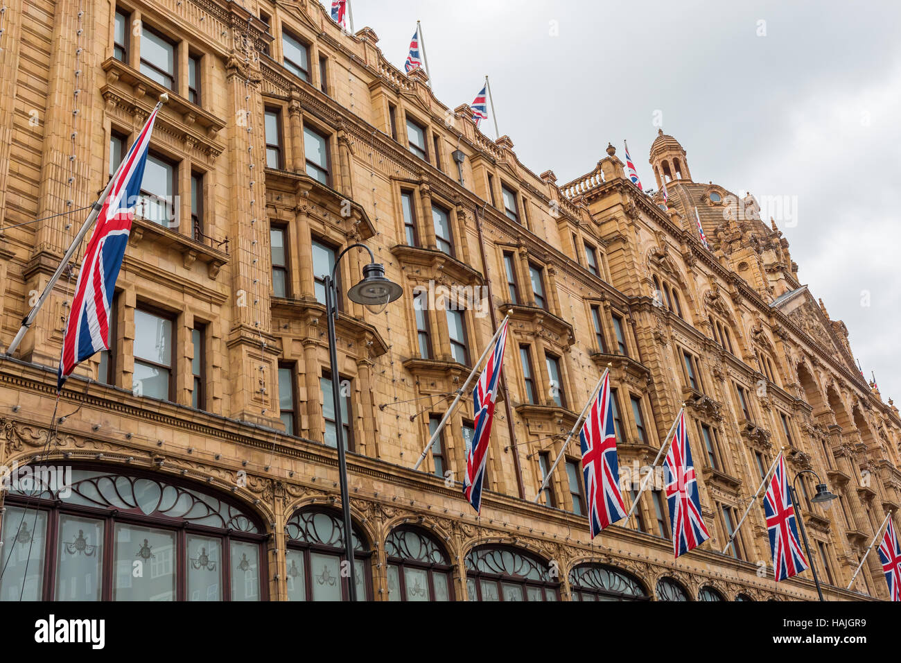 Harrods london hi-res stock photography and images - Alamy