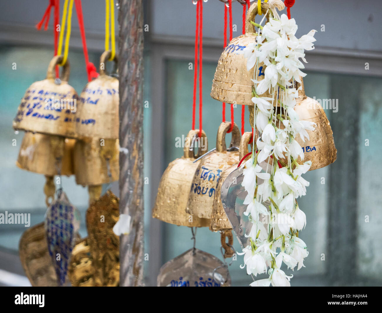 Bell shwedagon pagoda hi-res stock photography and images - Alamy