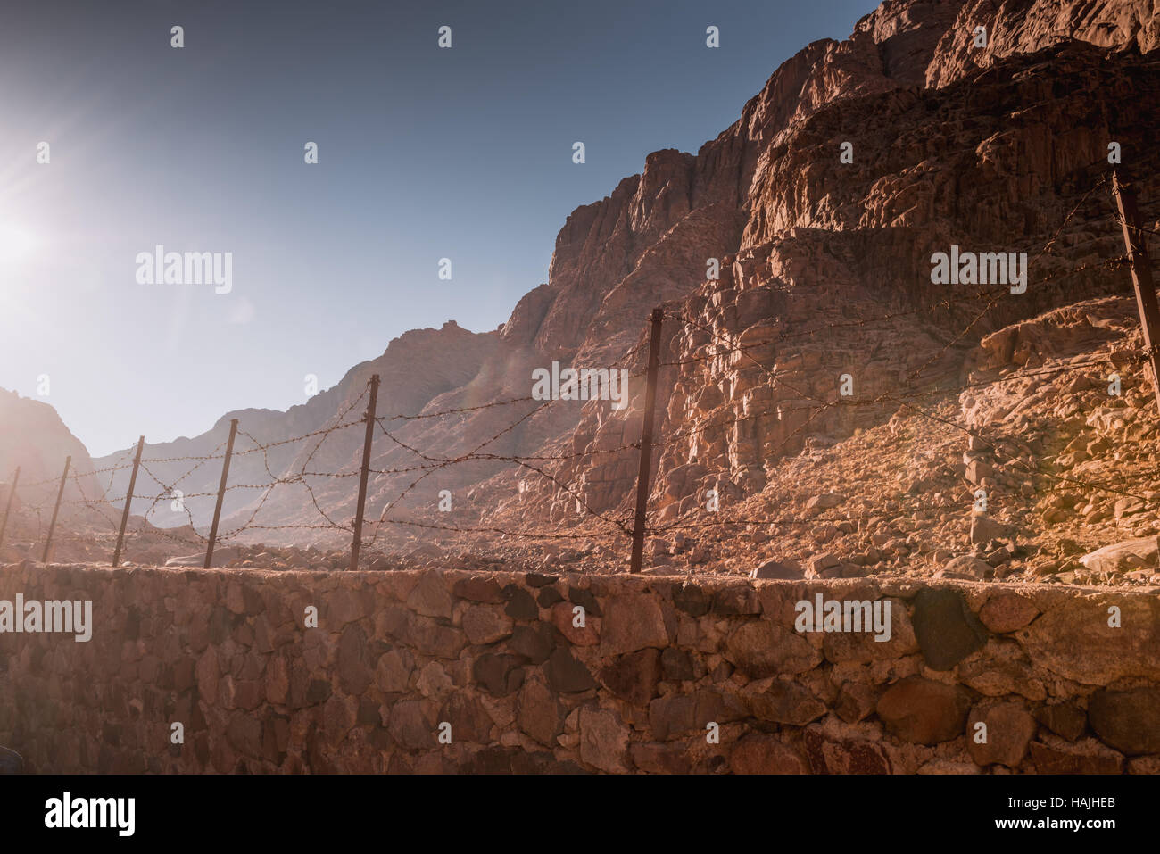 Barbed wire fence in desert Stock Photo - Alamy
