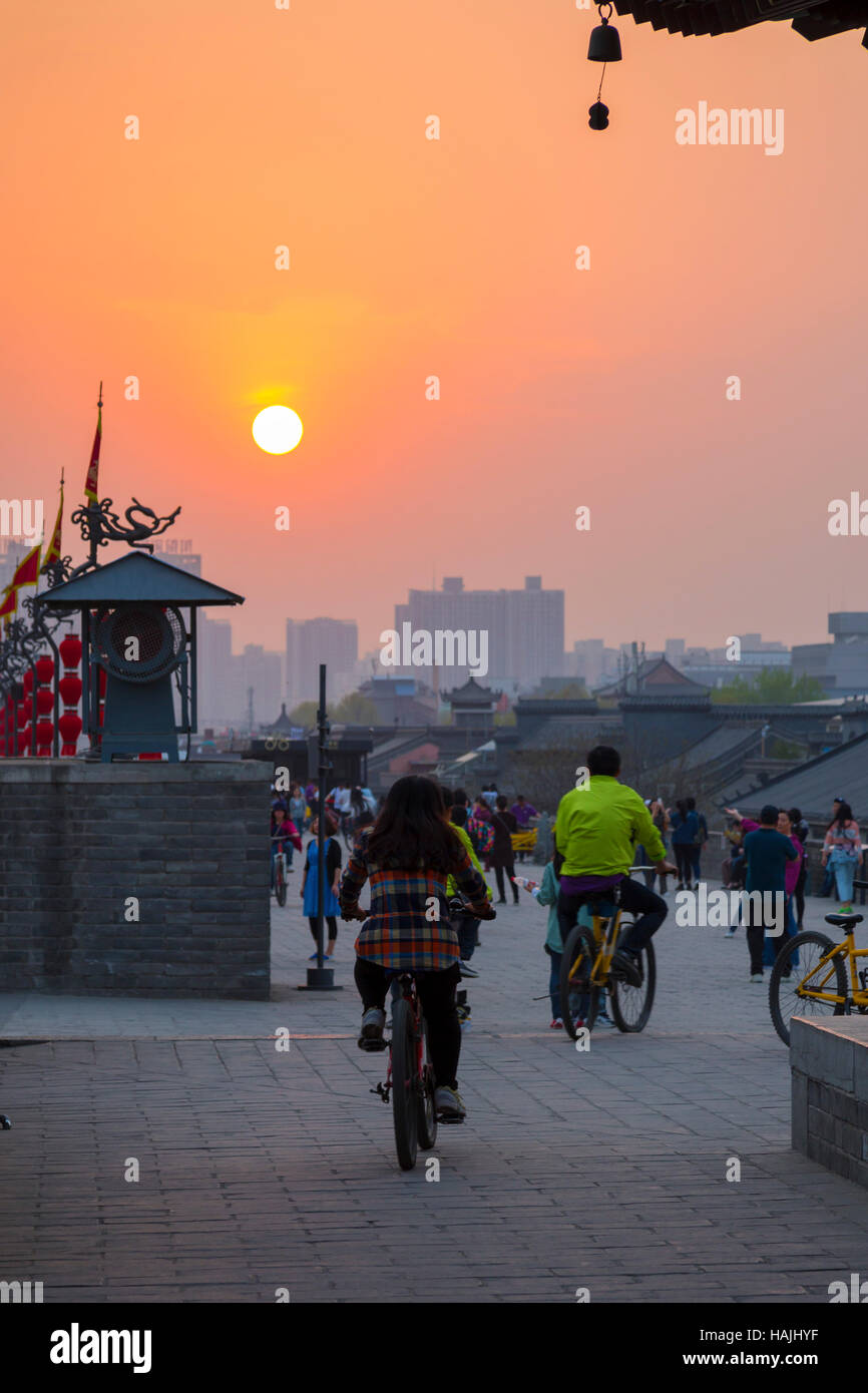 Tourists on Xian city walls at sunset, Shaanxi province, China Stock ...