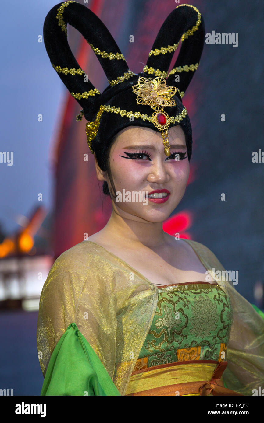Performer at Chinese cultural show, Xian, China Stock Photo - Alamy