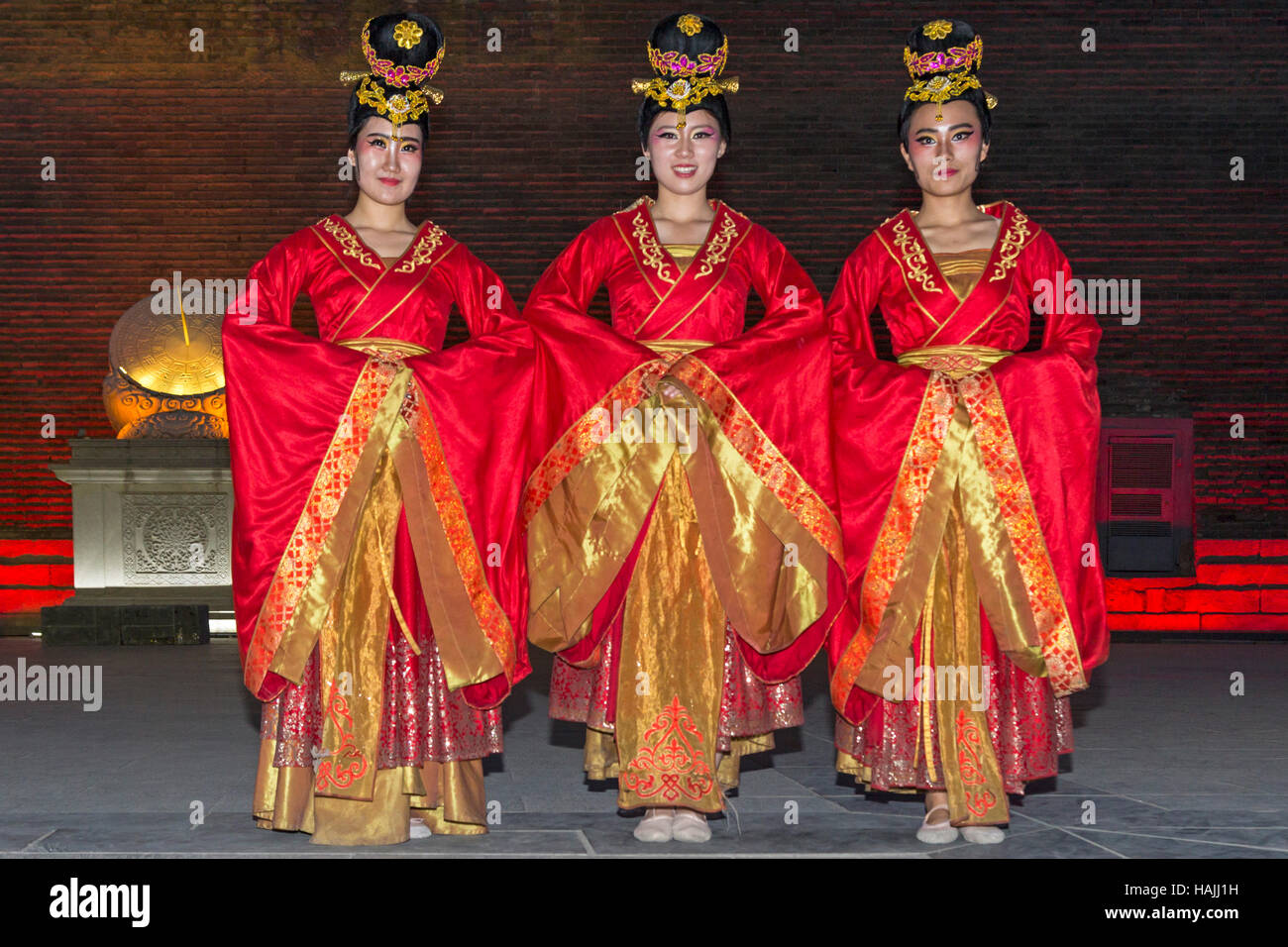 Performers at Chinese cultural show, Xian, China Stock Photo - Alamy
