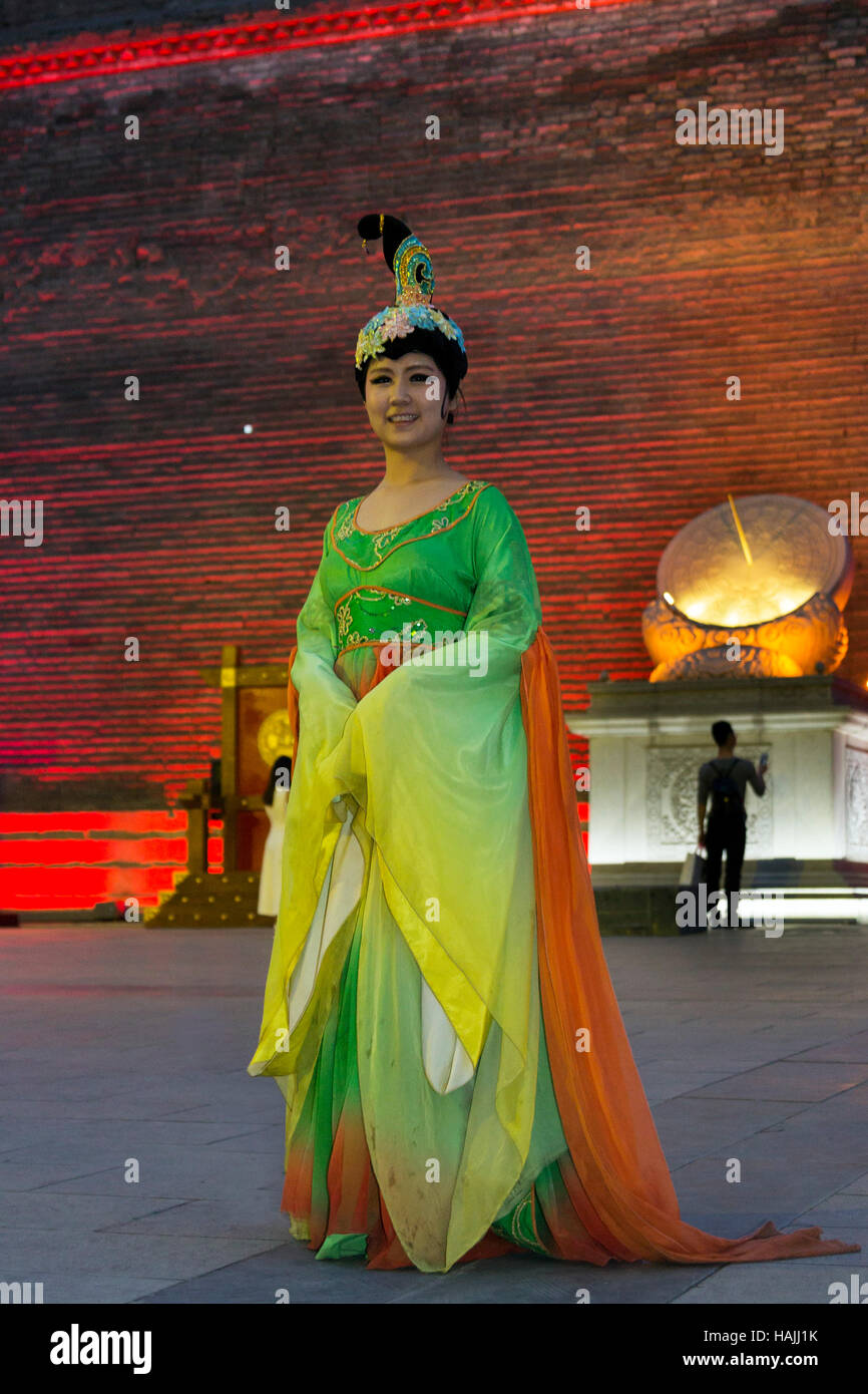 Performer at Chinese cultural show, Xian, China Stock Photo - Alamy