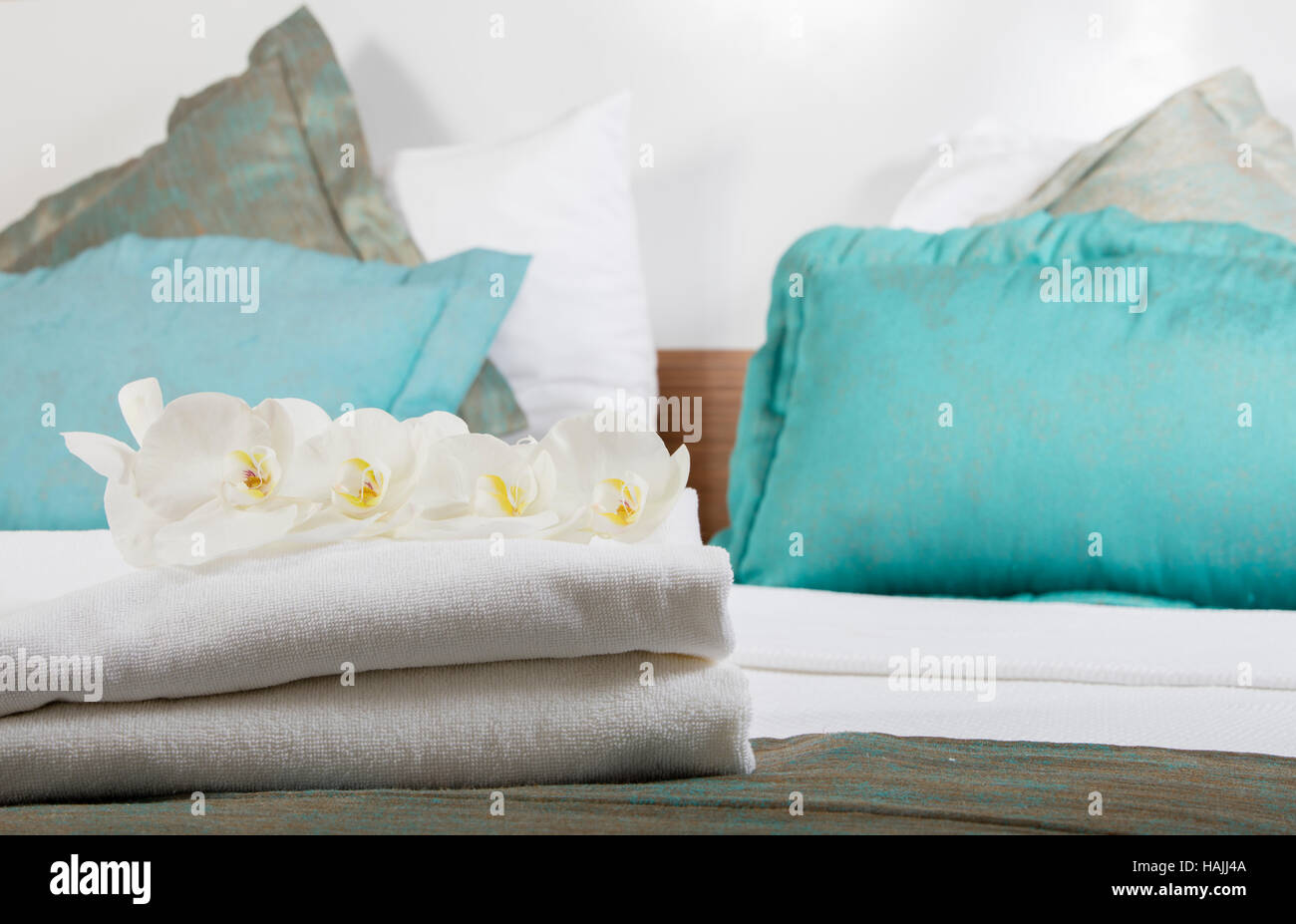 Interior of a double bed hotel room Stock Photo - Alamy