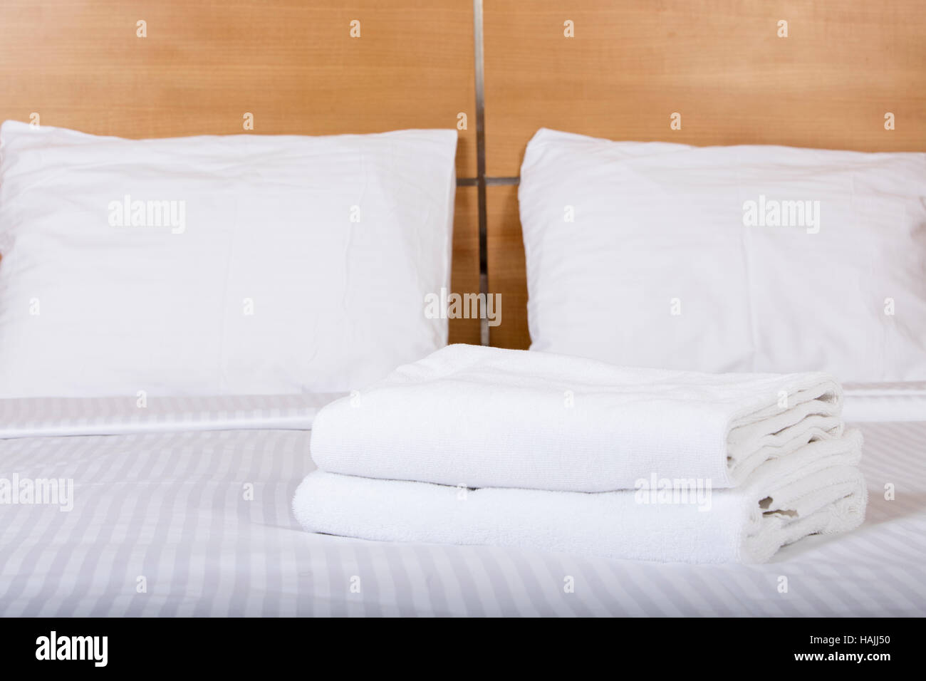 Interior of a double bed hotel room Stock Photo - Alamy