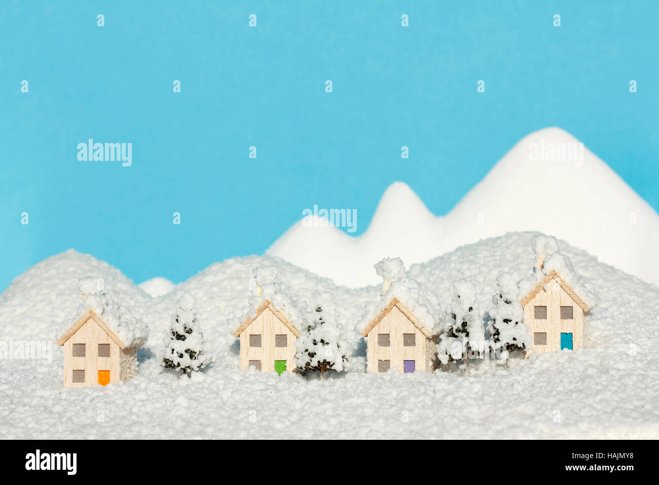 Houses in heavy snowfall hi-res stock photography and images - Alamy