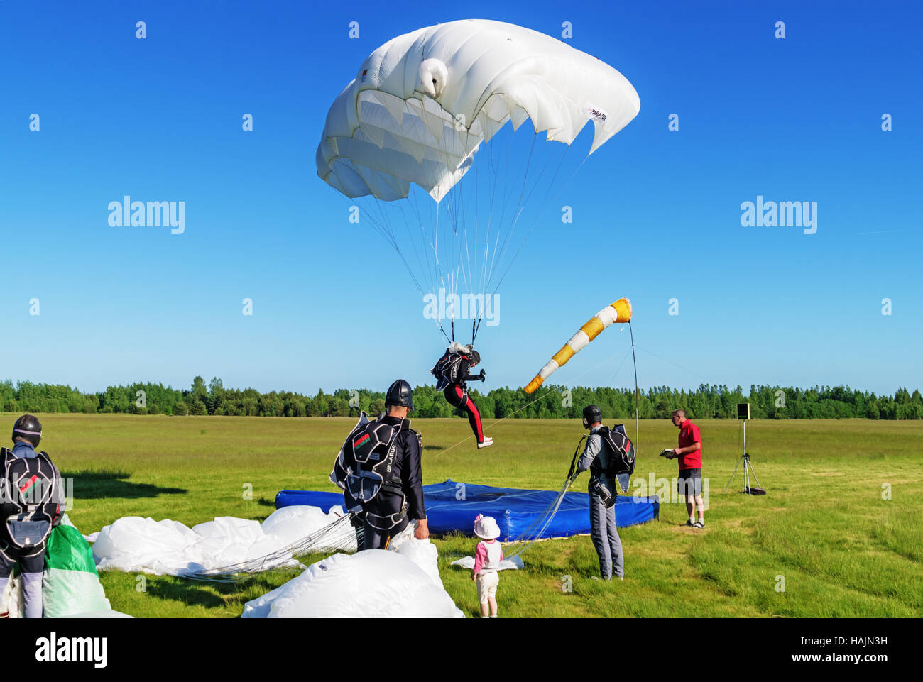 Landing area for skydivers hi-res stock photography and images - Alamy