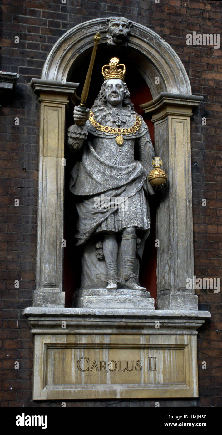 Statue in Worcester Stock Photo - Alamy