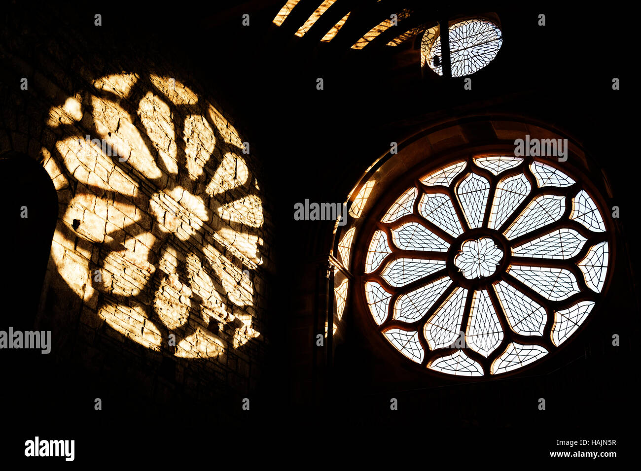 Round window cathedral hi-res stock photography and images - Alamy