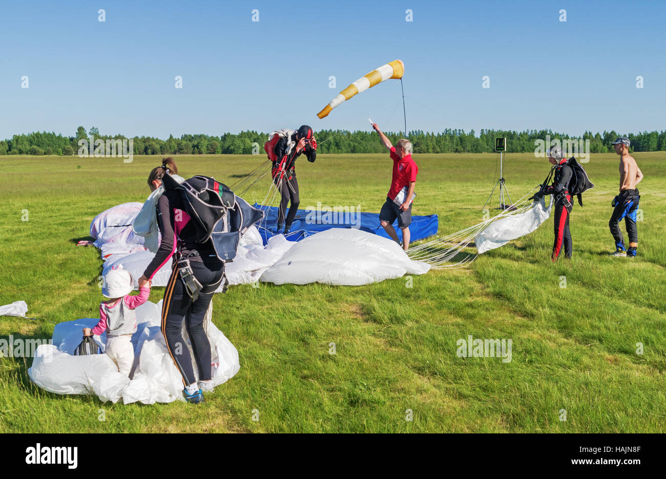 Landing area for skydivers hi-res stock photography and images - Alamy