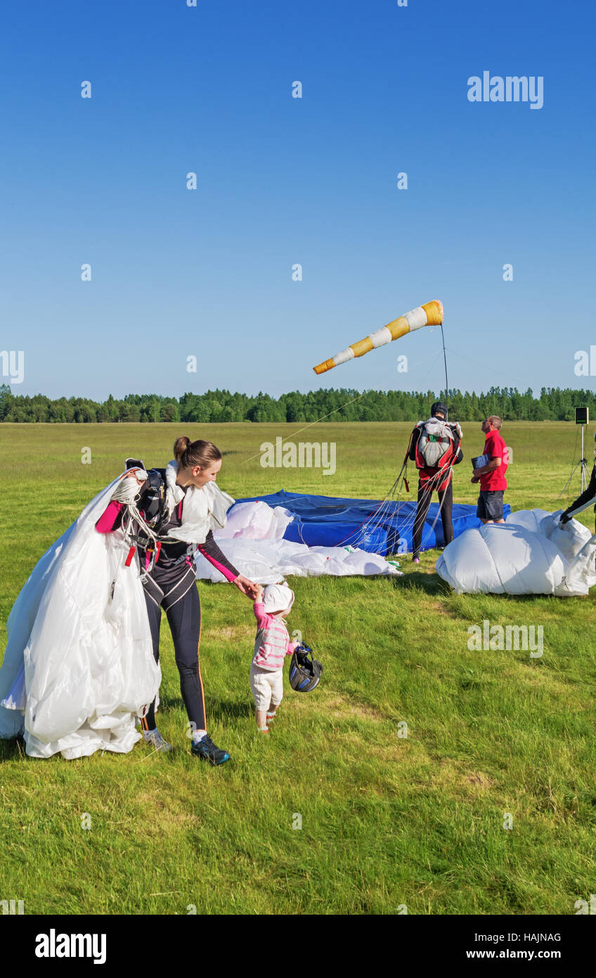 Landing area for skydivers hi-res stock photography and images - Alamy