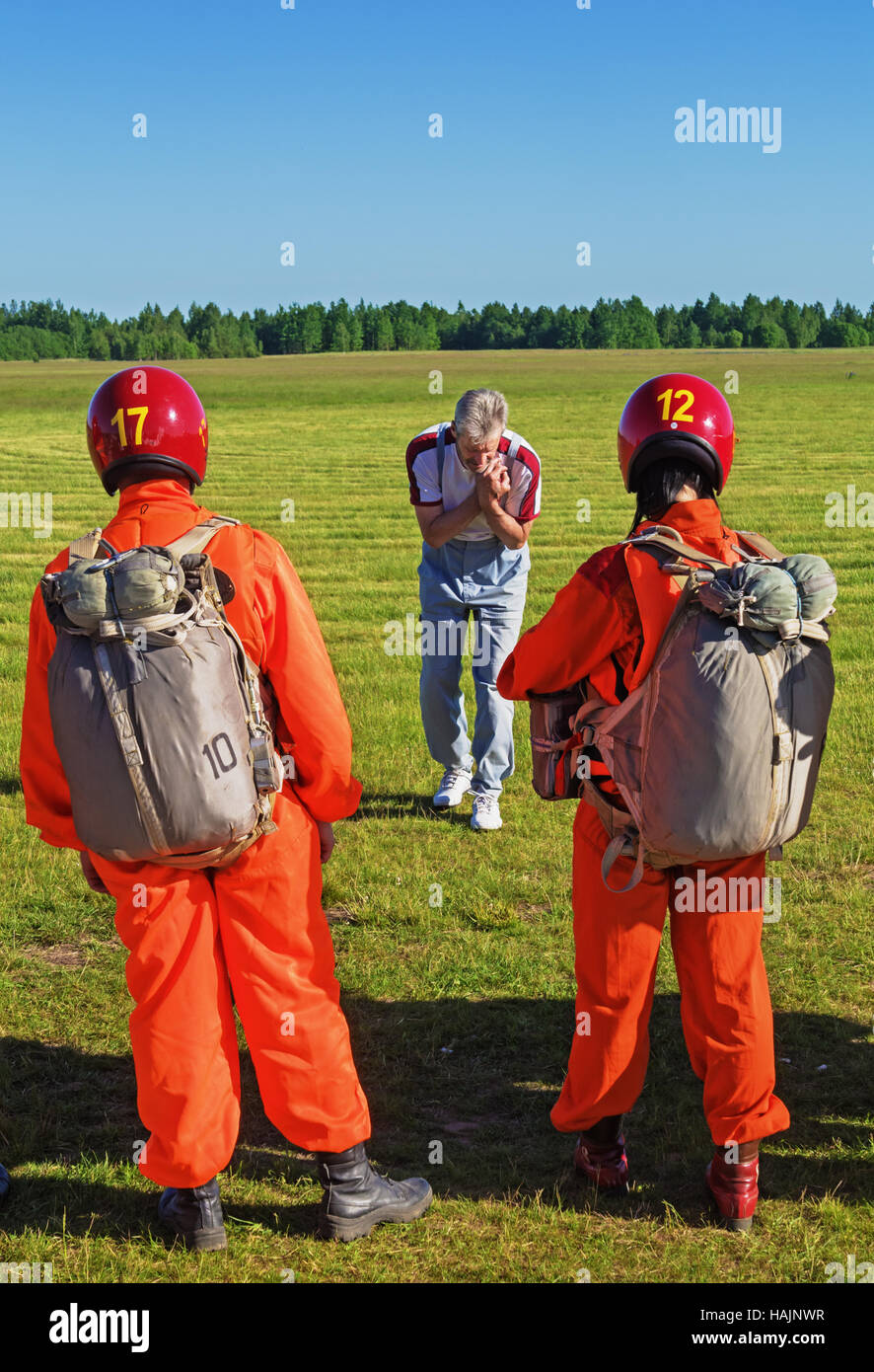 Parachutists - 2015.Instructor and parachutists Stock Photo - Alamy