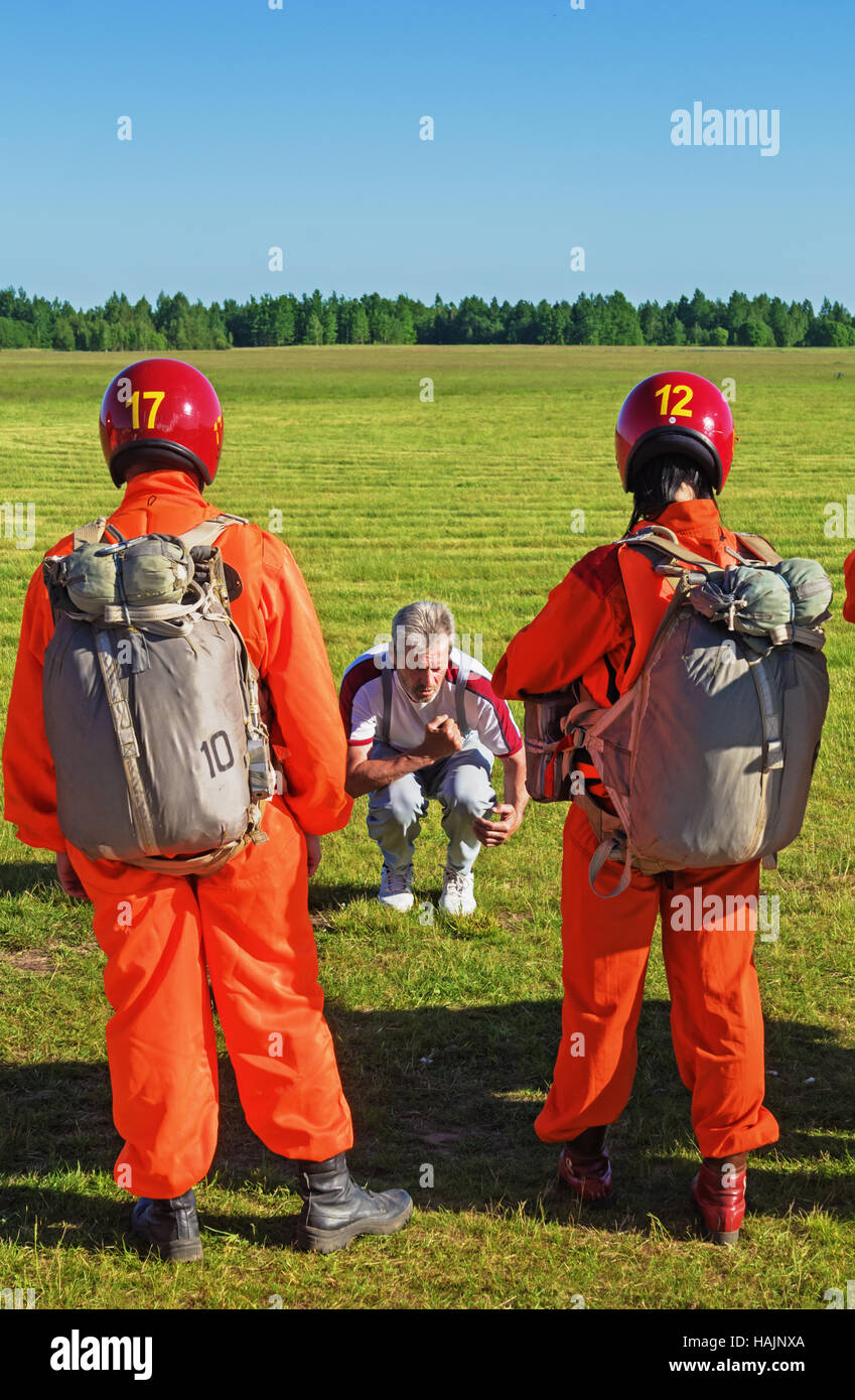 Parachutists - 2015.Instructor and parachutists Stock Photo - Alamy
