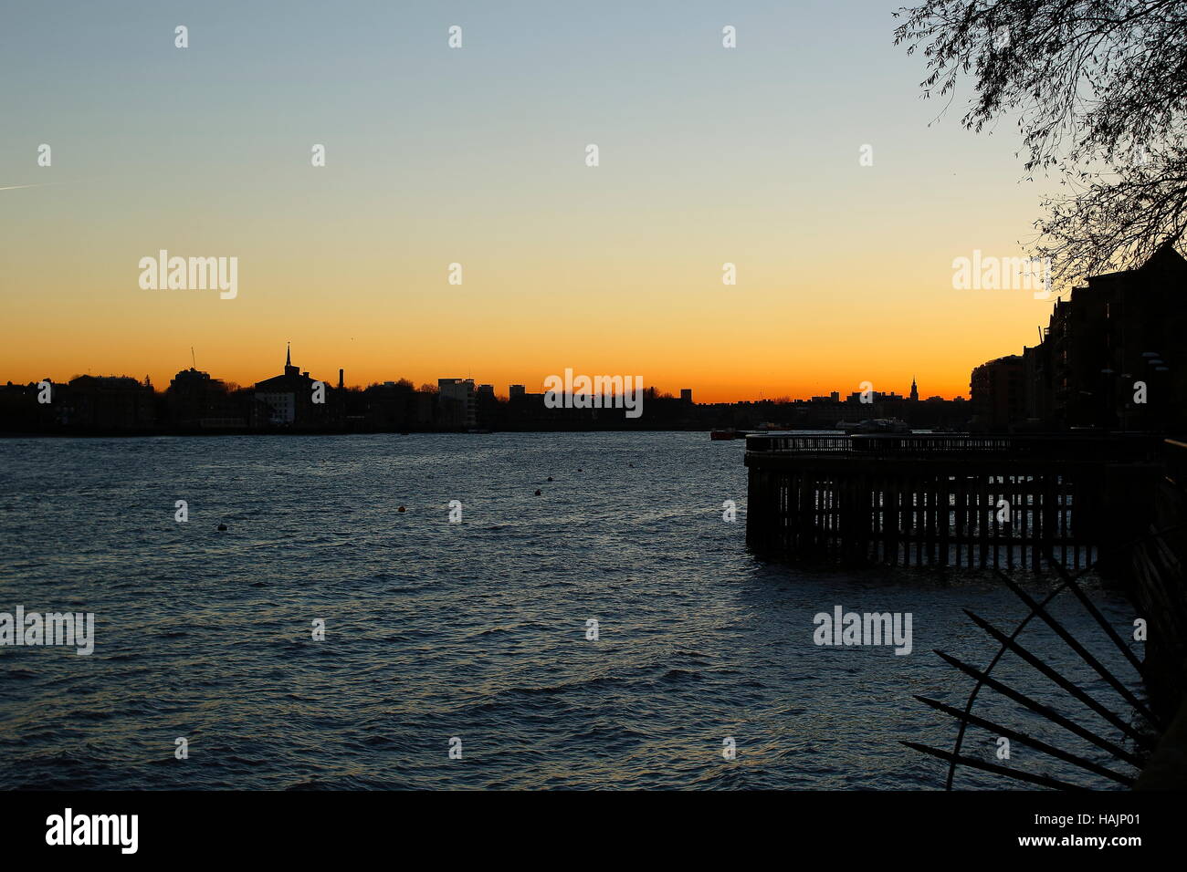 Sunset in wapping hi-res stock photography and images - Alamy