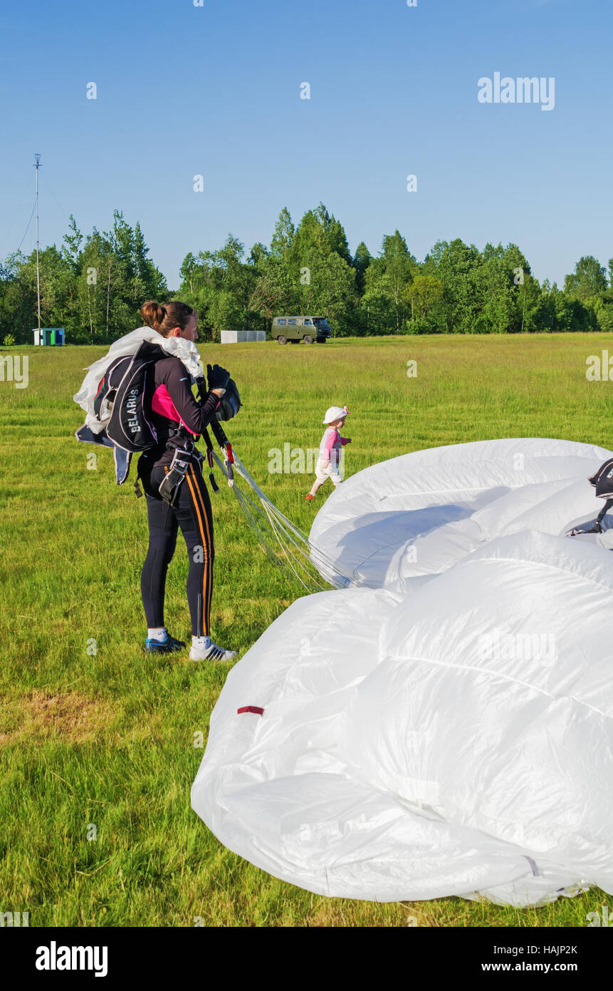 Landing area for skydivers hi-res stock photography and images - Alamy