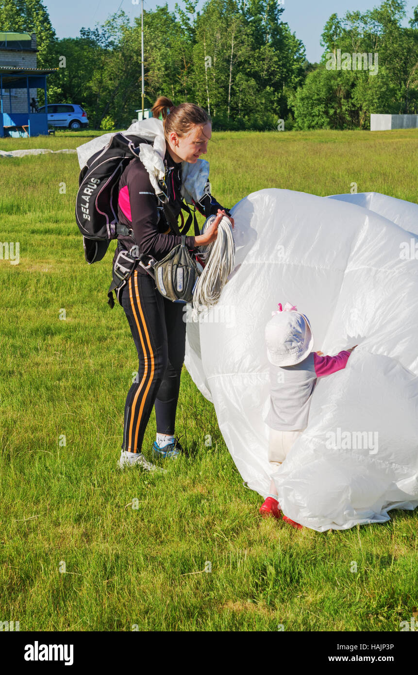 Landing area for skydivers hi-res stock photography and images - Alamy