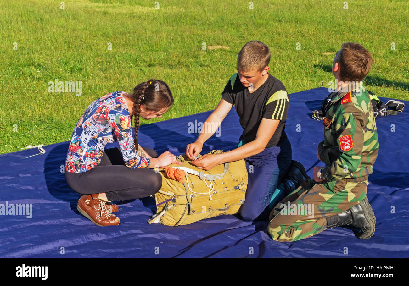 Parachutists - 2015.Packing of parachute Stock Photo - Alamy