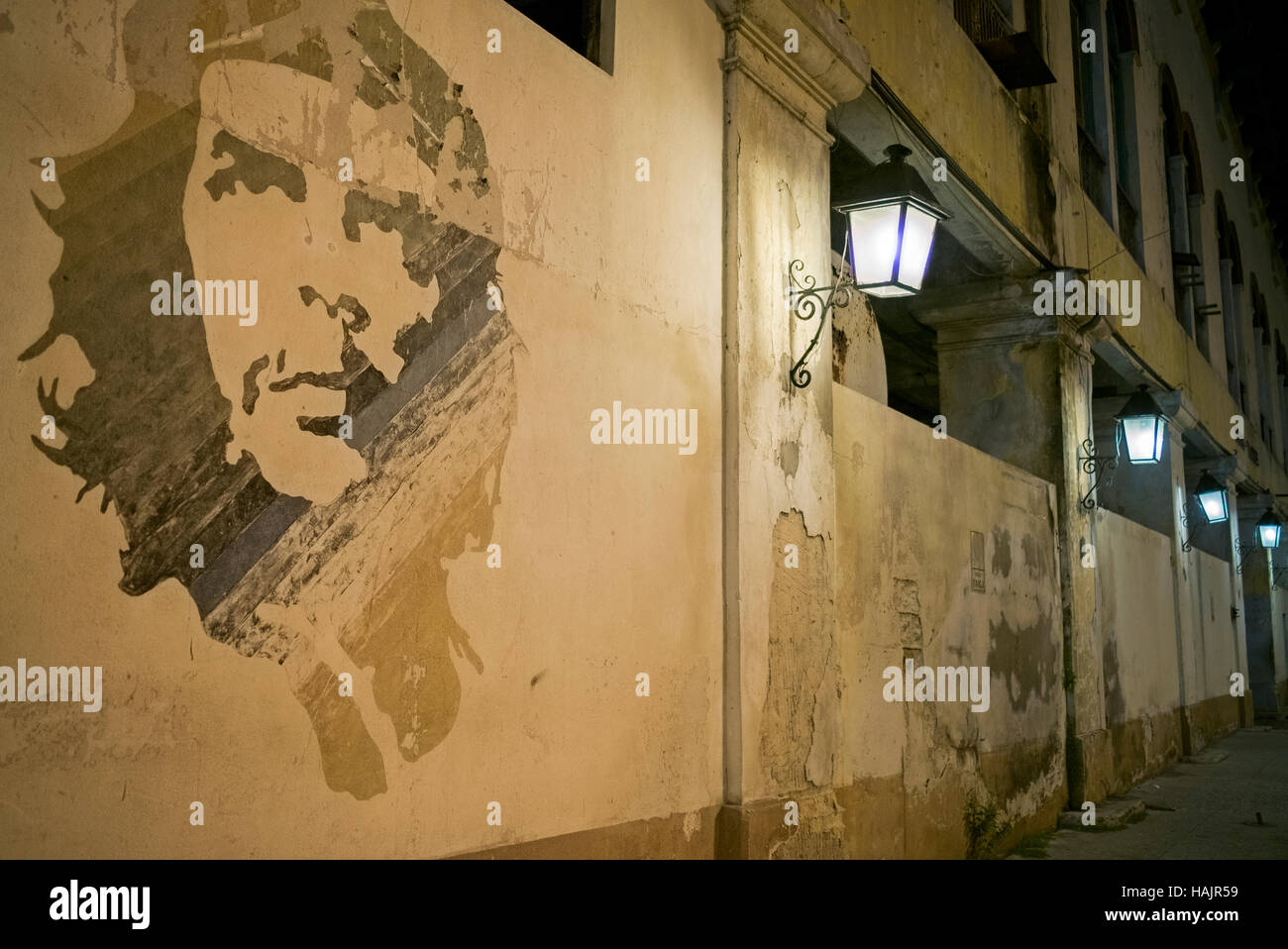 Cuba art,Mural of Che Guevara on wall of waterside terminal de la ...