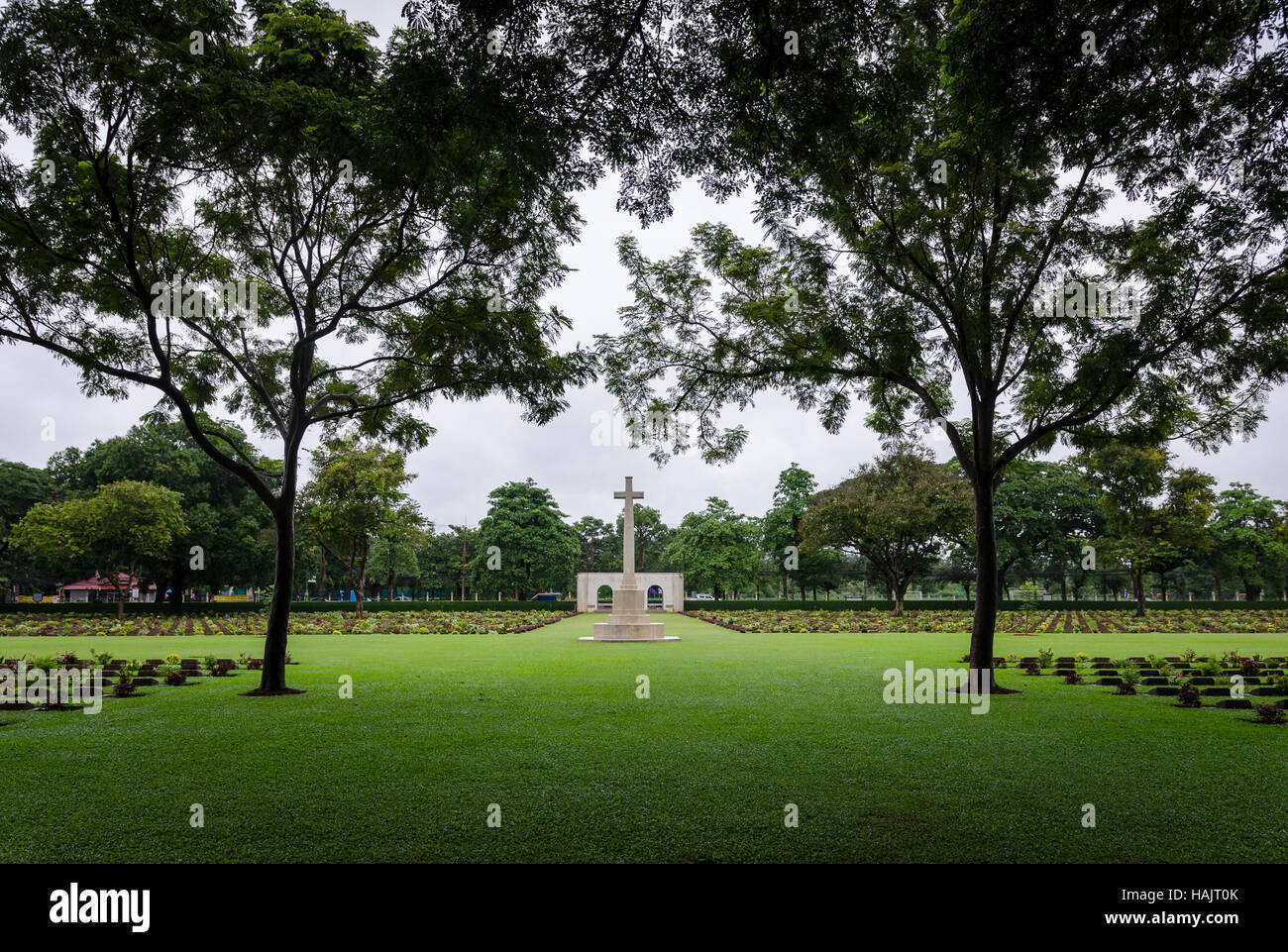 Kanchanaburi War Cemetery (Thailand Stock Photo - Alamy