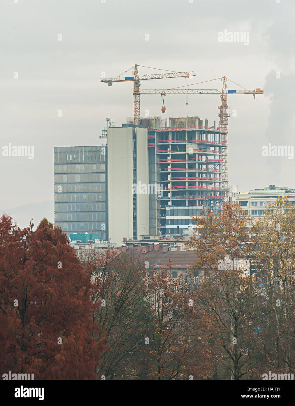 Building a small skyscraper in the city Stock Photo - Alamy