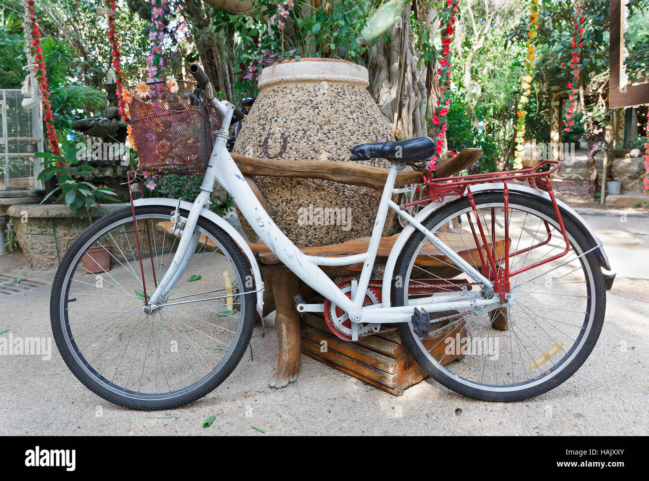 Old fashion bicycle hi-res stock photography and images - Alamy
