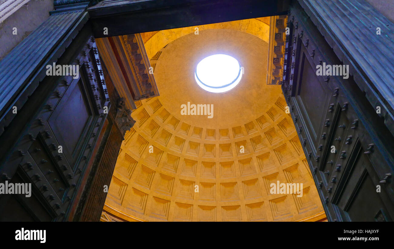 Huge doors and impressive dome of the Pantheon in Rome Stock Photo - Alamy