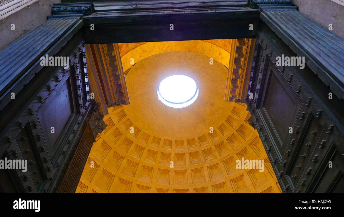 Huge doors and impressive dome of the Pantheon in Rome Stock Photo - Alamy
