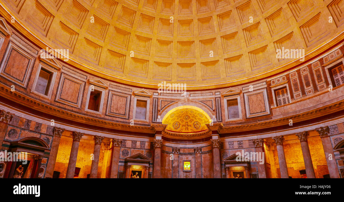 Inside the famous Pantheon in Rome Stock Photo - Alamy