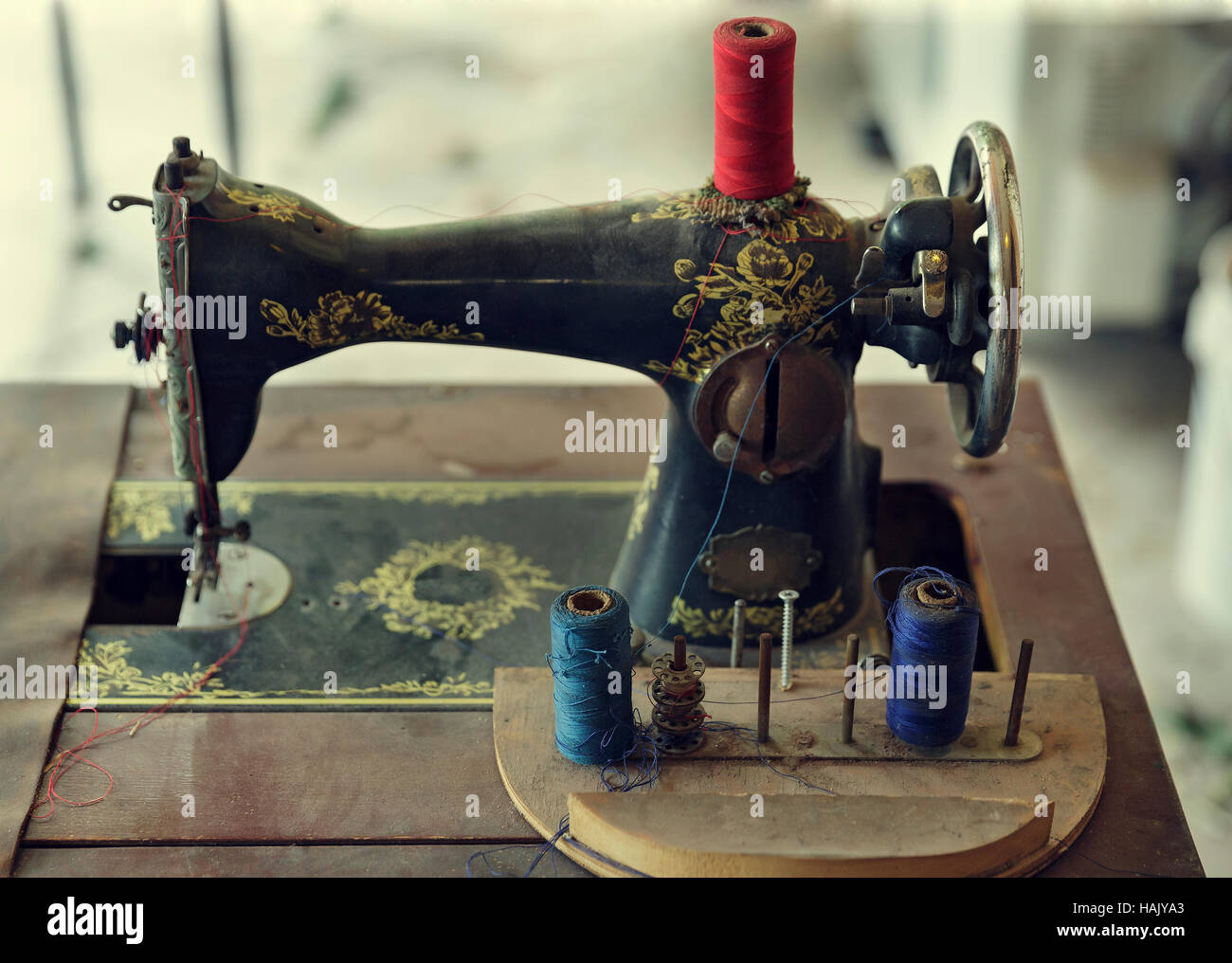 Tailor old vintage sewing machine hi-res stock photography and images ...