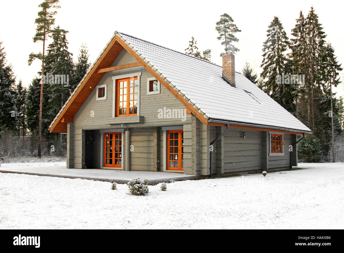 wooden snowy lodge in forest Stock Photo - Alamy